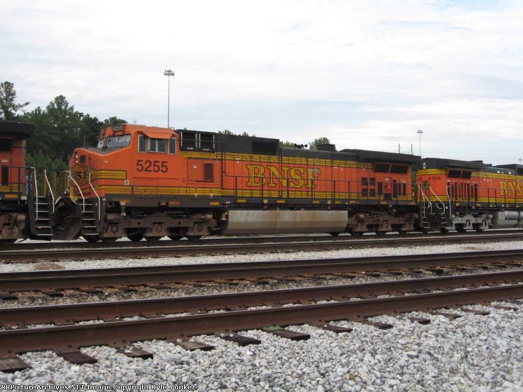 BNSF 5255